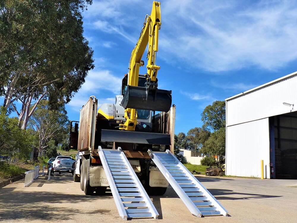 Buy 3.6T Excavator Ramps Online | ONIS Equipment